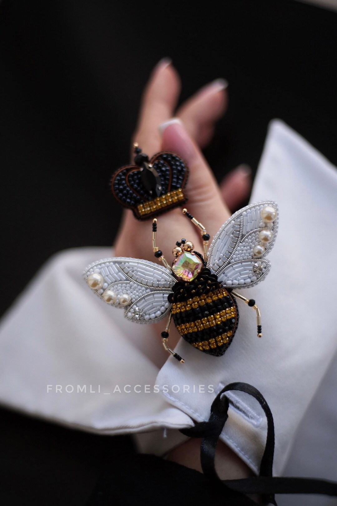 Queen Bee Lapel Pin With Royal Crown| Beaded Honey Bumble Bee Insect ...