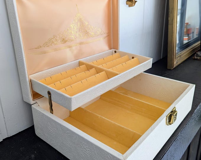 Vintage Buxton Jewelry Box, White Faux Leather, Good Condition, Gold ...