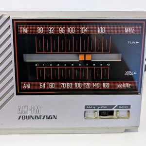 1980s Vintage Soundesign AM-FM Table Radio, WORKS, Faux Wood Look and ...