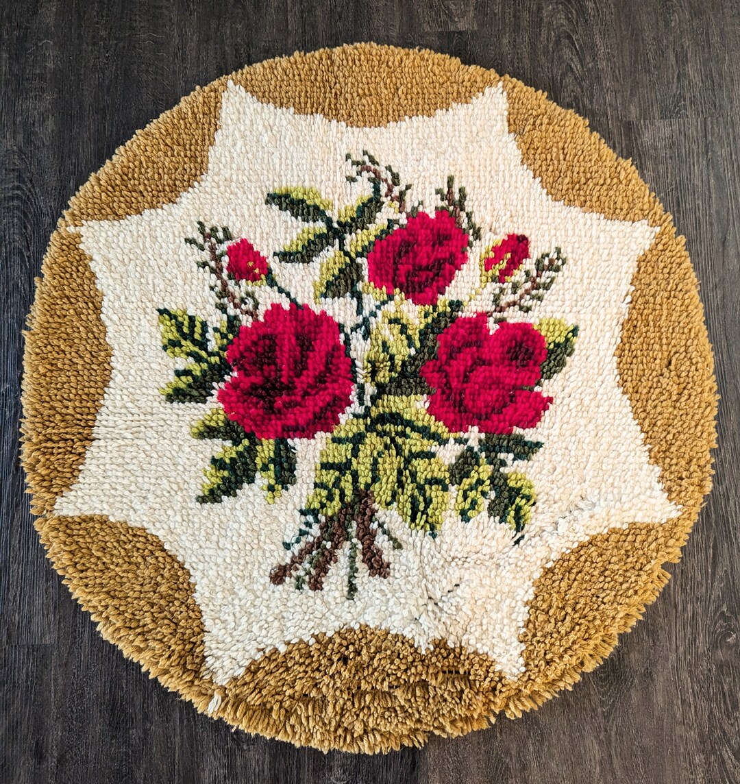 Large Vintage Latch Hook Rug/round Wall Hanging, Red Rose 34 Tapestry ...