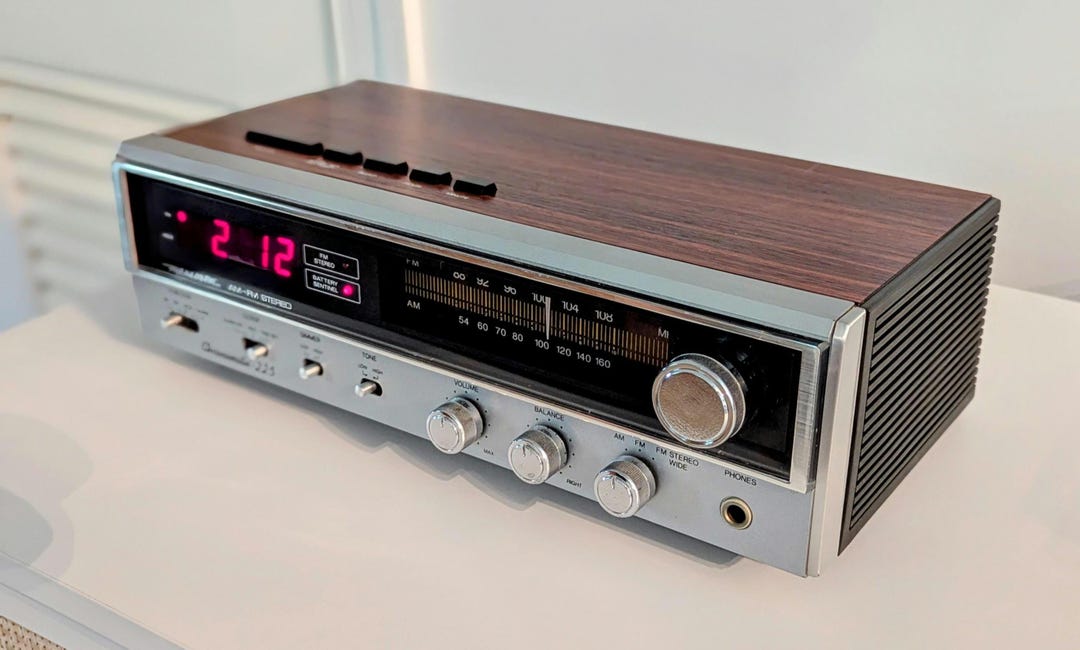 1980s Vintage Realistic Chronomatic-225 Large AM FM Stereo Alarm Clock ...