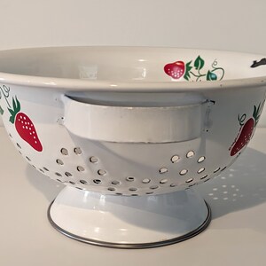 1983 Vintage Strawberry Print Colander by Teleflora, Enamel, Strainer ...
