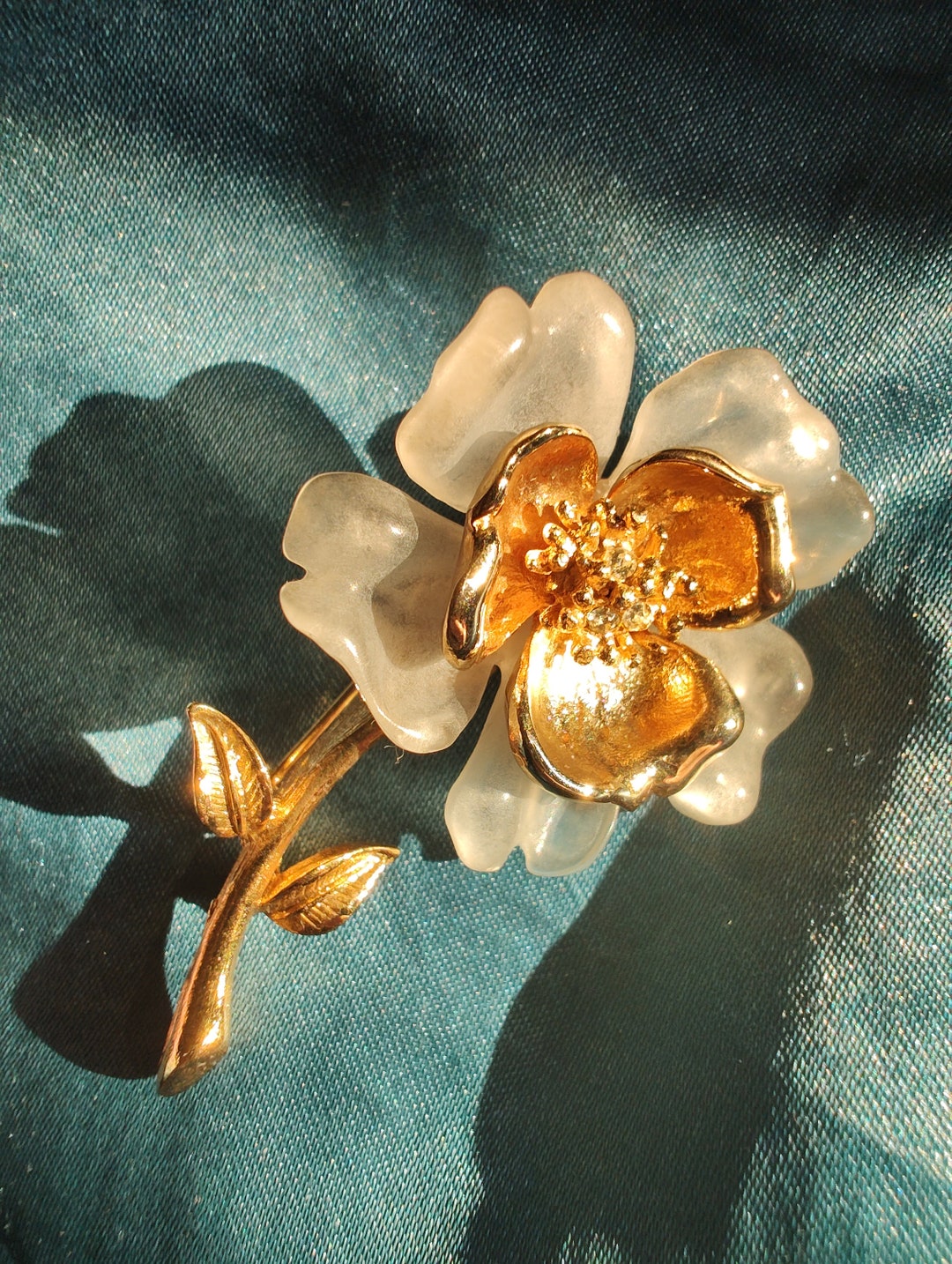 Vintage Mandle Flower Brooch in Gold Tone With Frosted Petals - Etsy