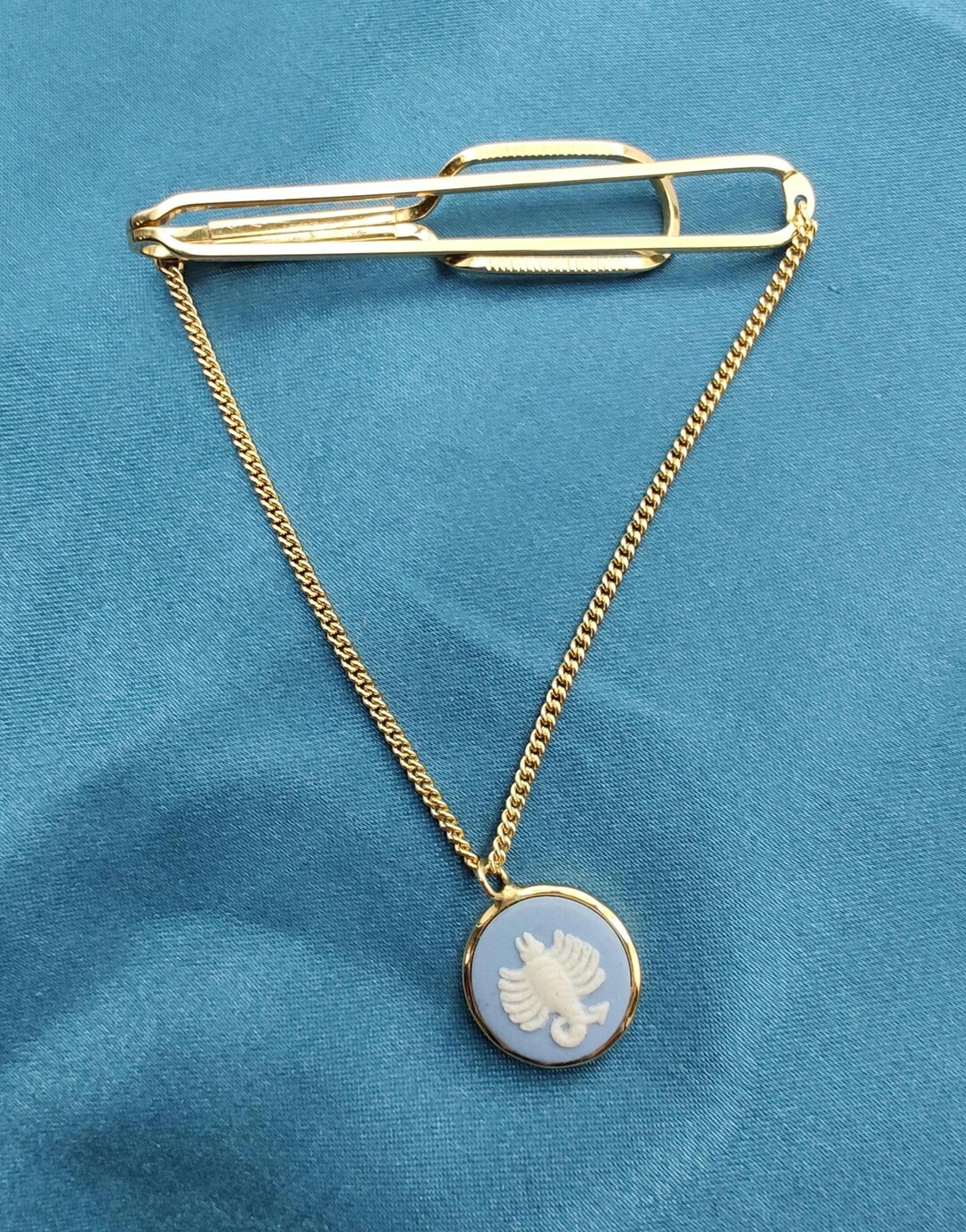 Vintage Stratton Gold Tone Chain Tie Clip With Wedgwood Blue Jasperware ...