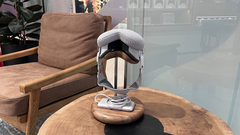 Apple Vision Pro Stand Display Stand for Your Headset With Integrated ...