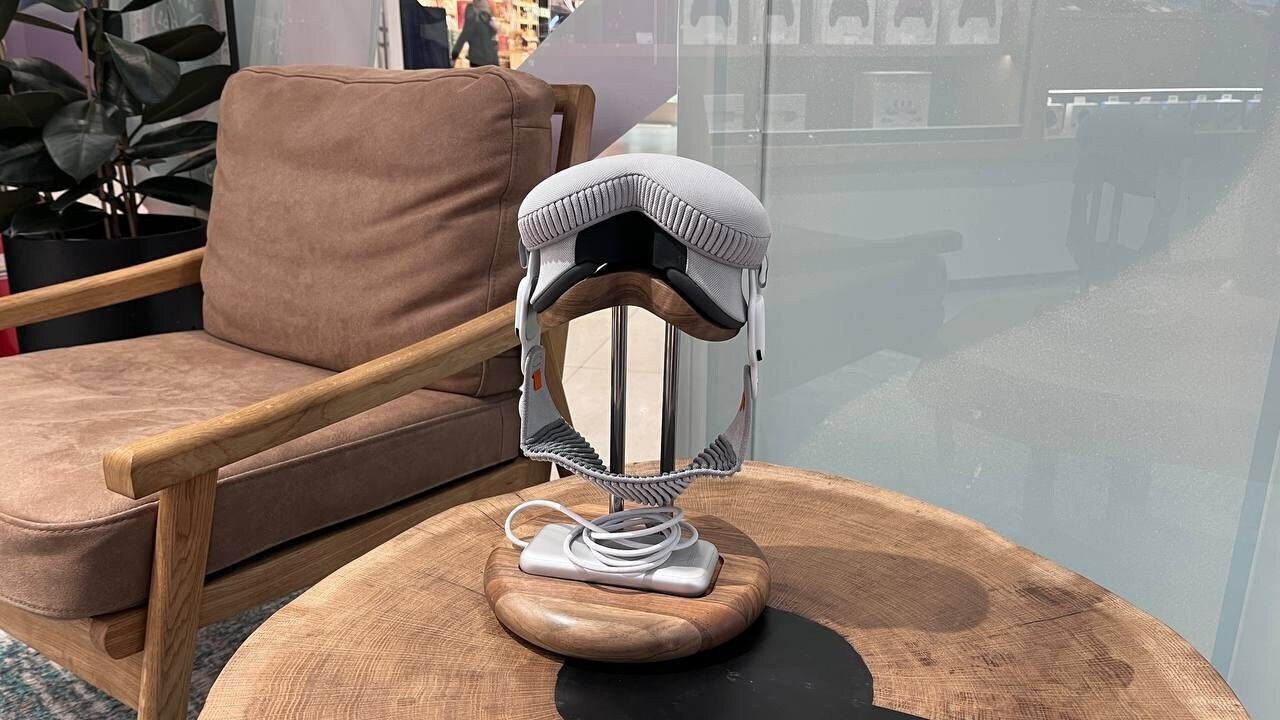 Apple Vision Pro Stand Display Stand for Your Headset With Integrated ...