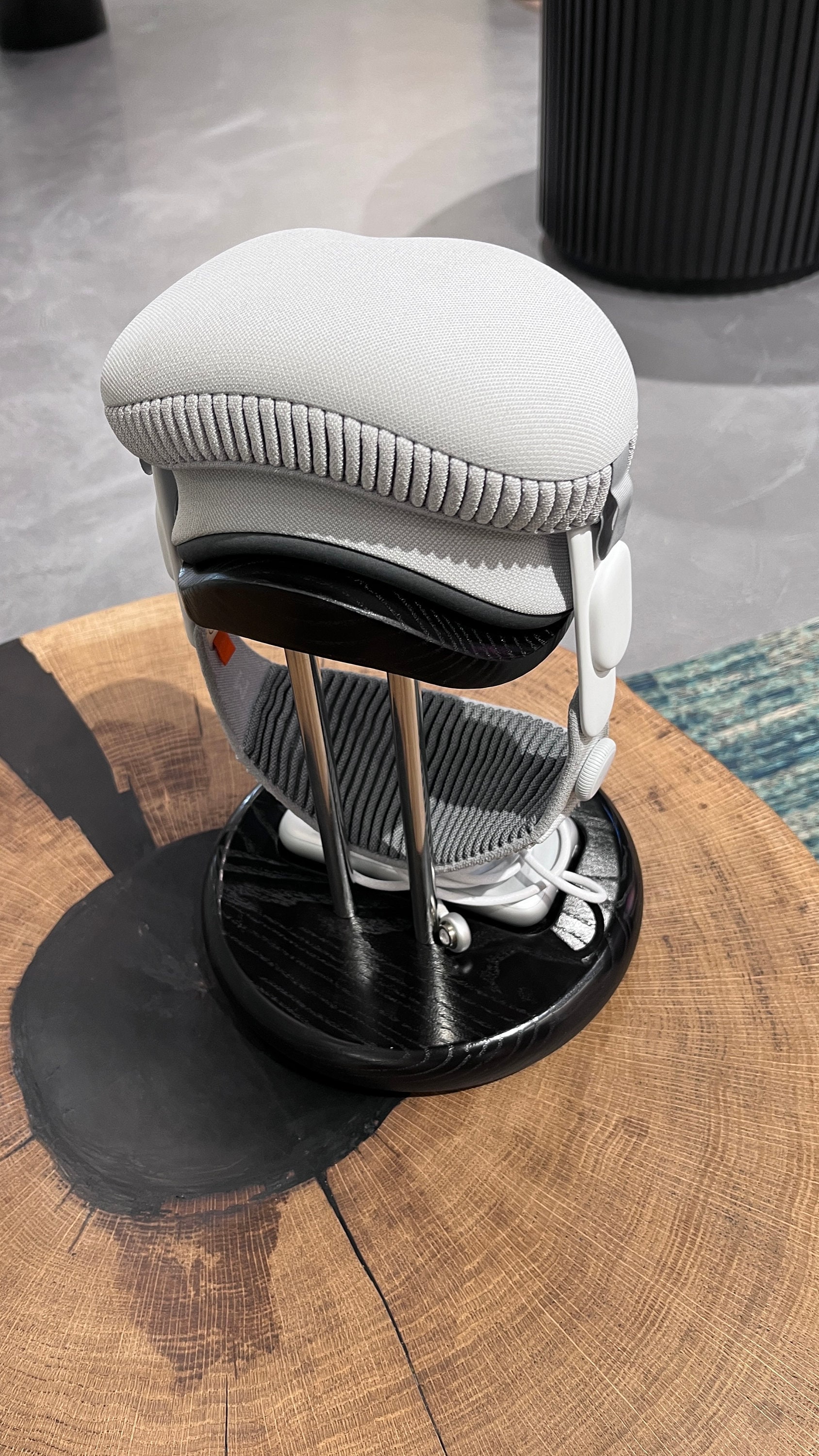 Apple Vision Pro Stand Display Stand for Your Headset With Integrated ...