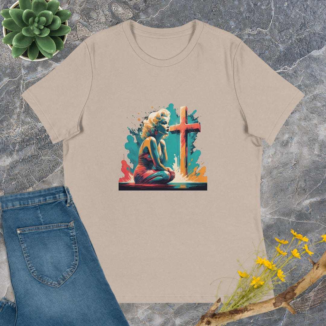 MARILYN MONROE PRAYING women's Relaxed T-shirt - Etsy