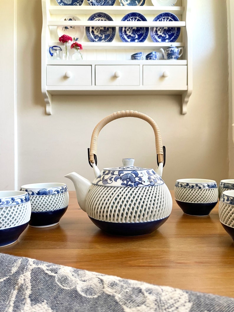Vintage Japanese Blue & White Teapot and 5 Teacups Vintage Blue White ...