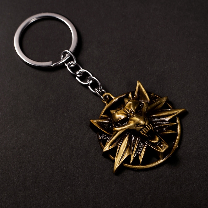 Handmade Wolf Totem Keychain, Hunter Wolf Head Keychain, Wolf Keyring ...