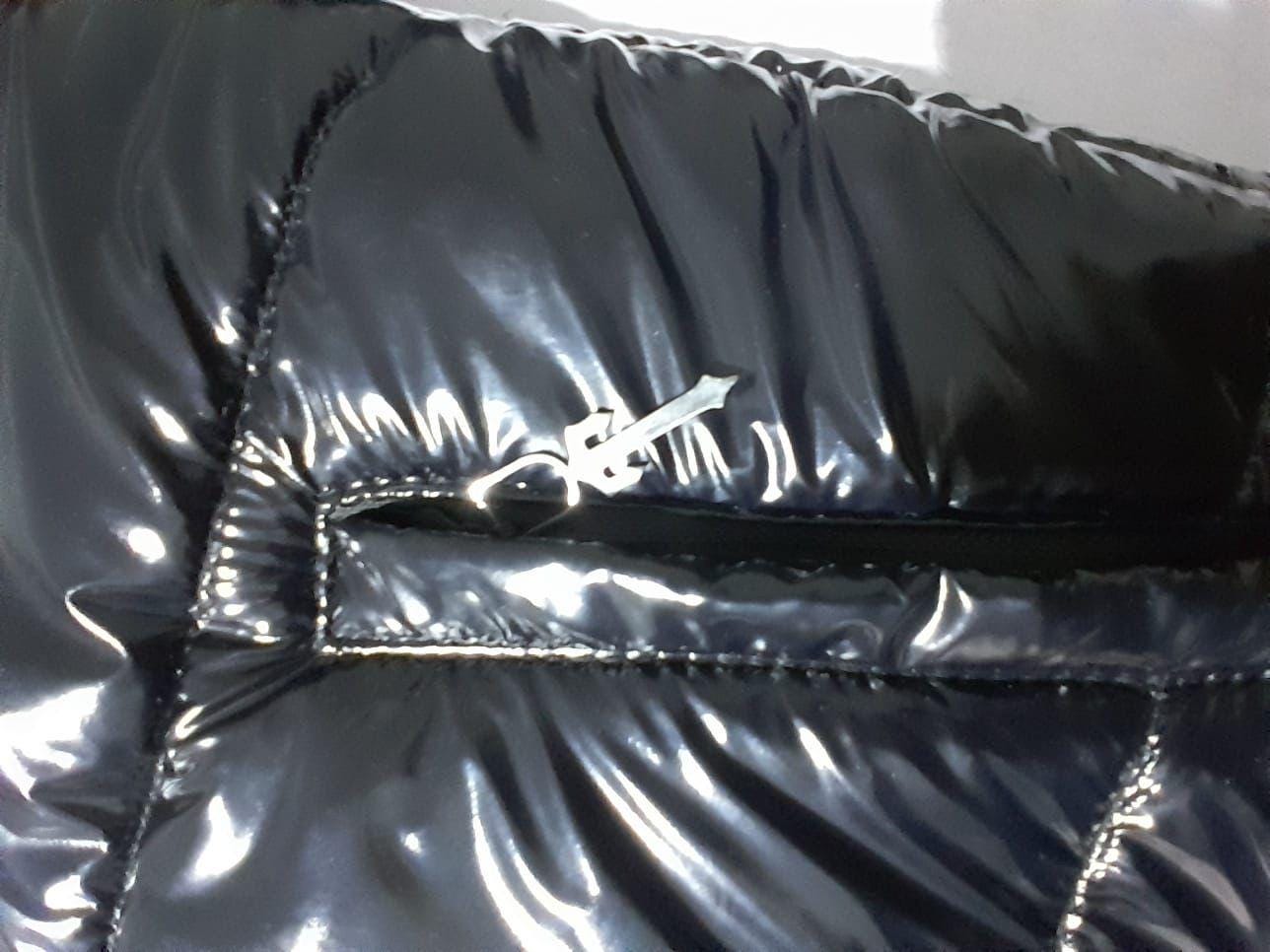 Trapstar Irongate - Detachable Hooded Puffer Jacket in Shiny Black ...