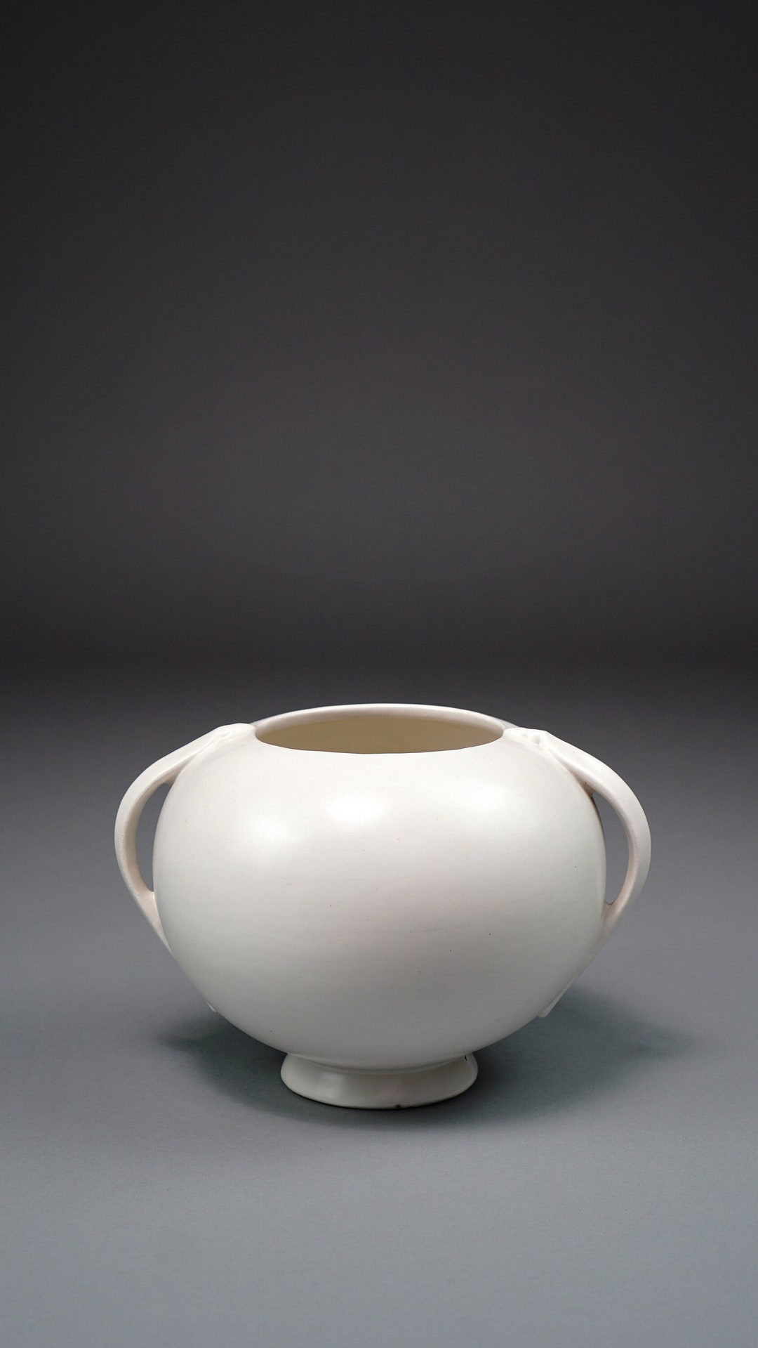 ORIAN ROSEVILLE VASE From Ohio, 1930-1939 Mid-century White Circular ...