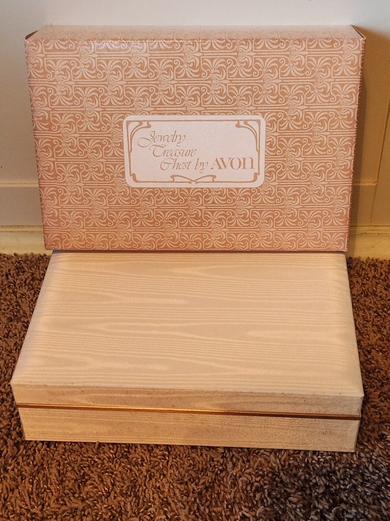 vintage treasure chest - Gem