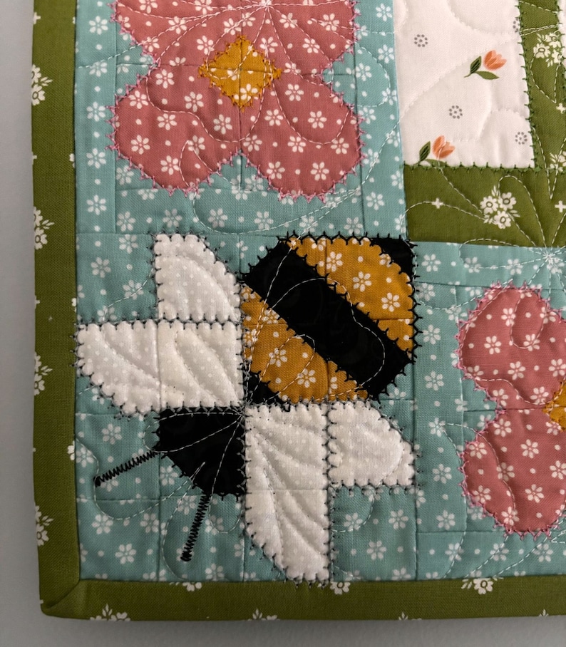 Bees and Blooms Mini Quilt - Etsy