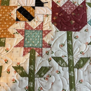 Bees and Blooms Table Runner Pattern - Etsy