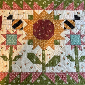 Bees and Blooms Table Runner Pattern - Etsy