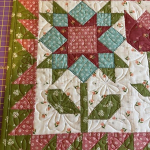 Bees and Blooms Table Runner Pattern - Etsy