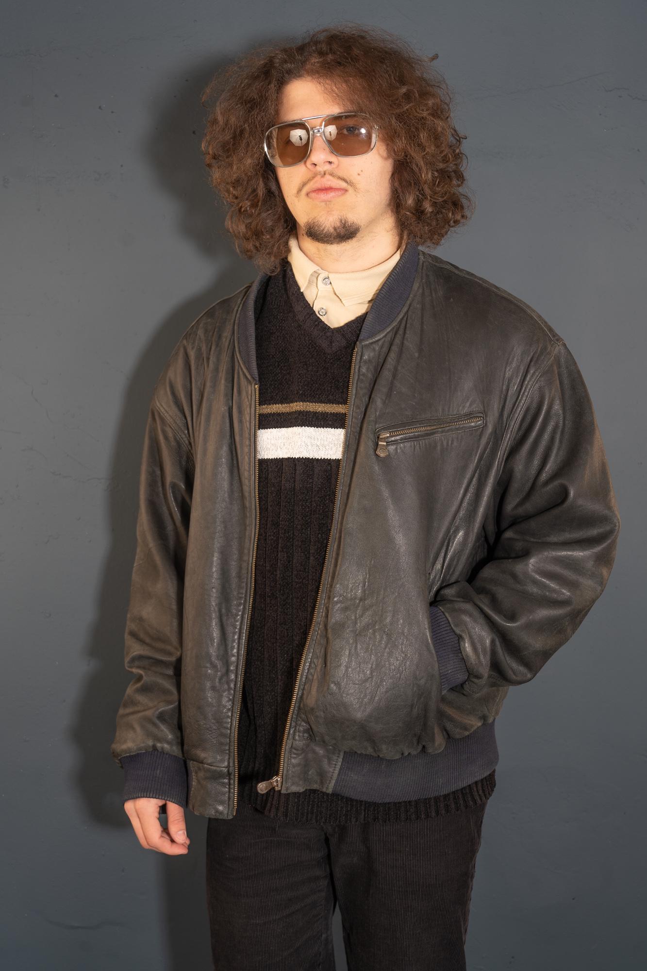 Vintage Bomber Leather Jacket Gray Black Size L / XL Vintage Bomber Leather Jacket Gray Black Size L / XL