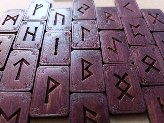 27 Runes Vraies Rune Fehu Black And White Stock Photos & Images