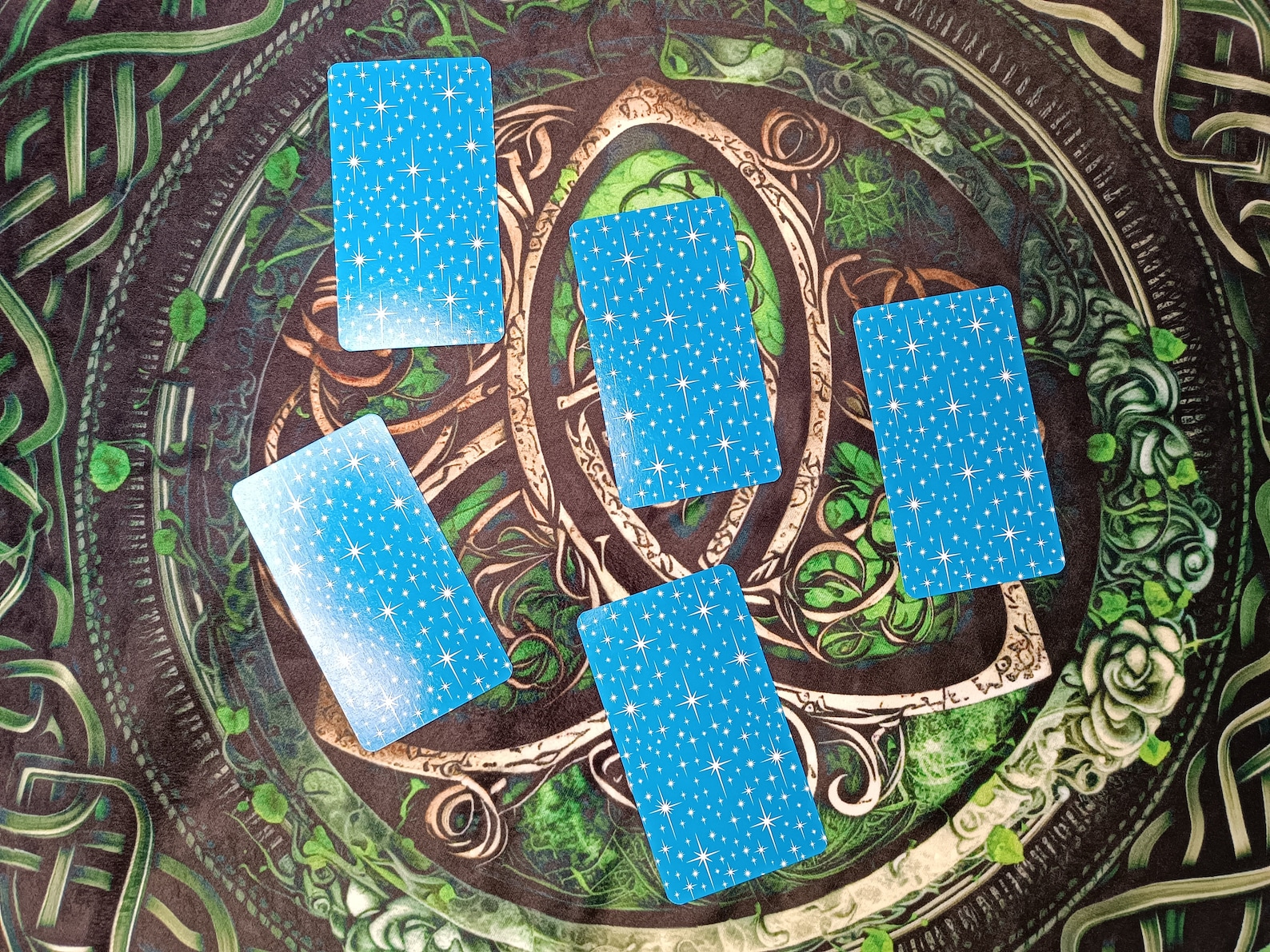 Altar Cloth Circle Triquetra | Round Plush Tablecloth | Mat for Tarot ...