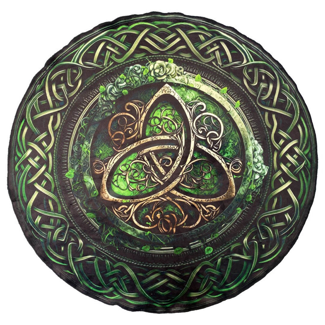 Altar Cloth Circle Triquetra | Round Plush Tablecloth | Mat for Tarot ...