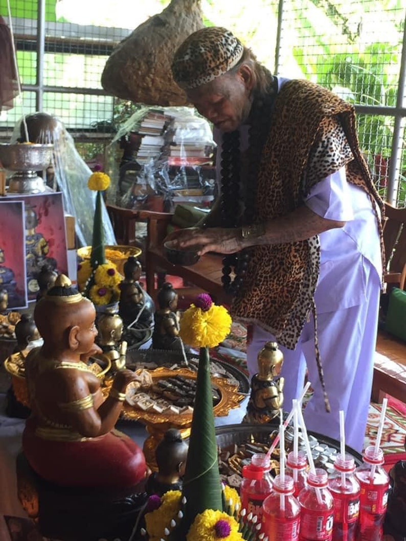 Khun Phaen Prai Kumanthong Amulet: Ajarn Naen Ae, 7 Cemeteries Clay ...