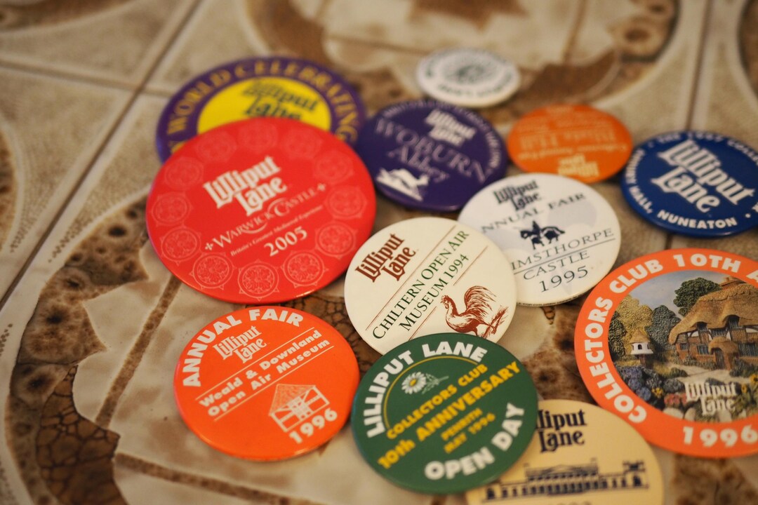 Vintage Lilliput Lane Badges | COLLECTOR Badges - Etsy