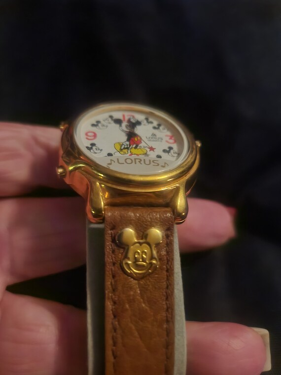 Vintage LORUS Mickey Mouse Watch, plays music & moves. - Gem