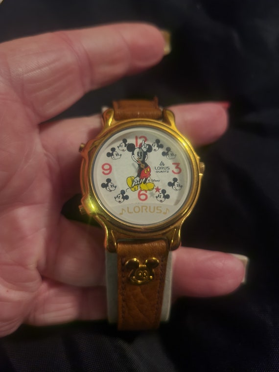 Vintage LORUS Mickey Mouse Watch, plays music & moves. - Gem