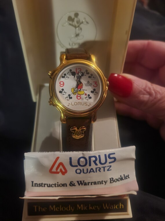 Vintage LORUS Mickey Mouse Watch, plays music & moves. - Gem