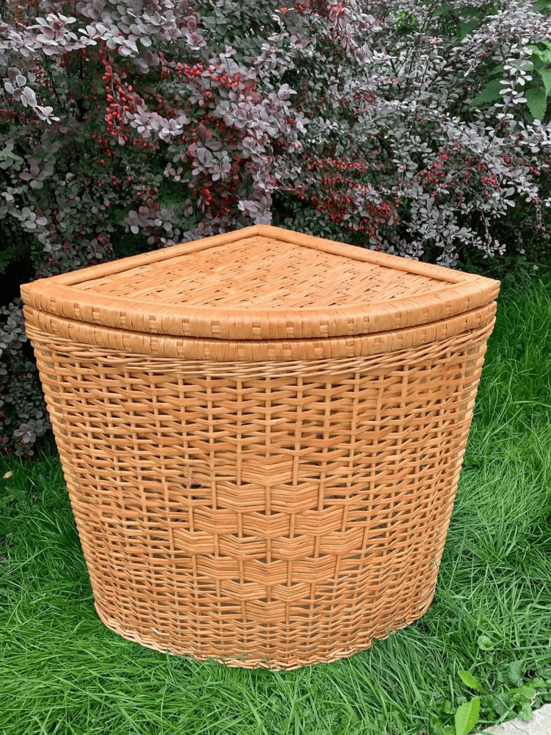 Handmade Wicker Corner Laundry Basket With Lid Ecofriendly Corner ...