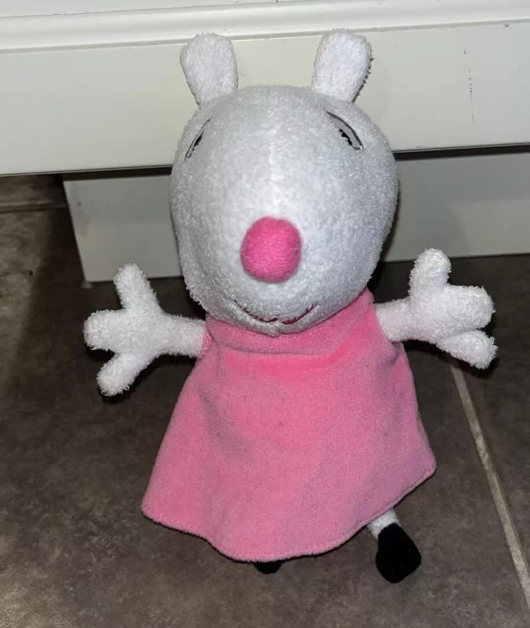 2003 Peppa Pig Suzy Sheep Plush Talking Lamb Pink Dress Sound 8" READ ...