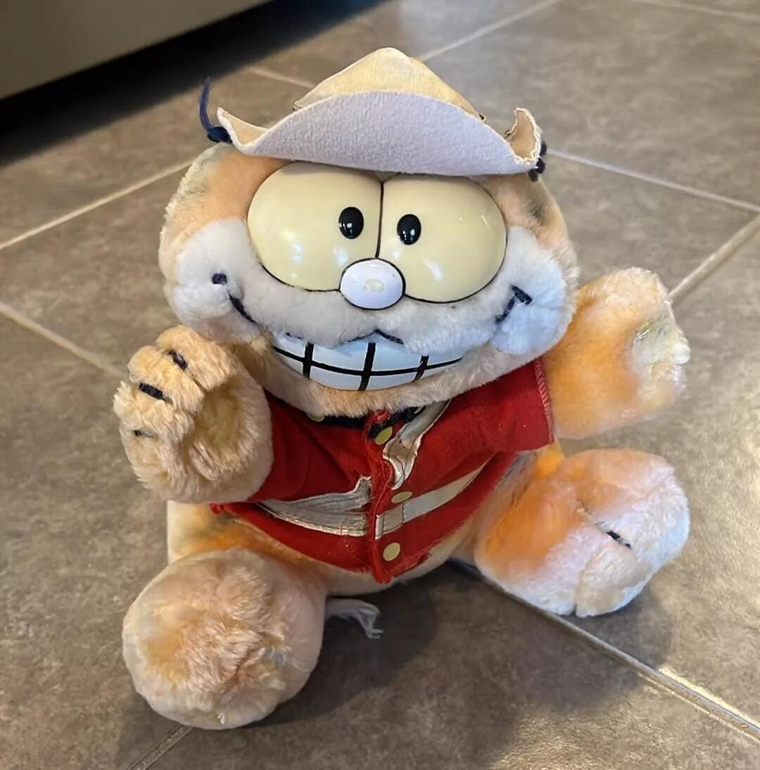 1981 Dakin Garfield Canadian Mountie Plush Stuffed Animal 9" SUN DAMAGE ...