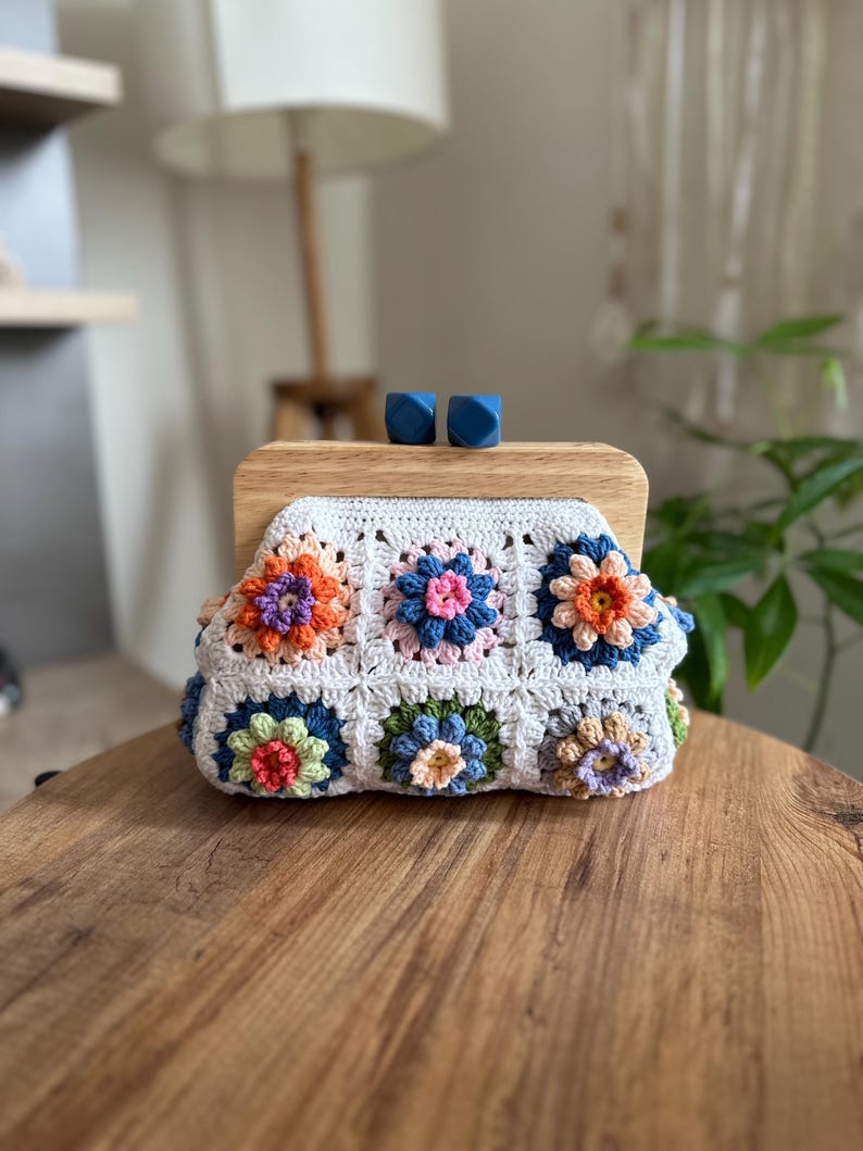 Crochet Clutch With Wooden Clasp , Crochet Purse Kiss Look , Floral ...