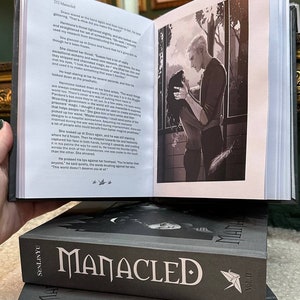 Manacled Book : Komplette 3-Bändige Hardcover-Ausgabe mit ...