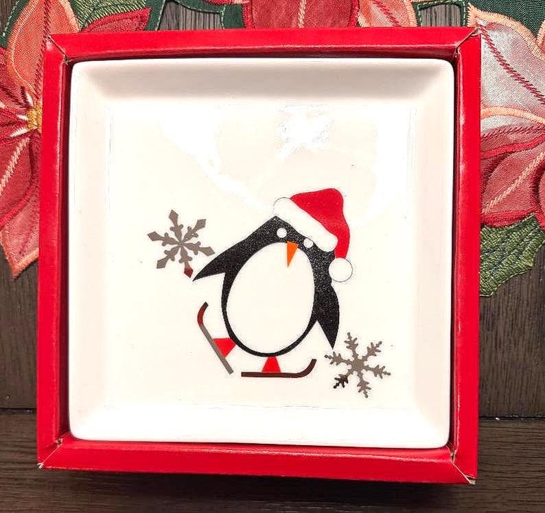 Crates and Barrell White Ceramic Holiday Penguin Plates 6"x5 Set of ...