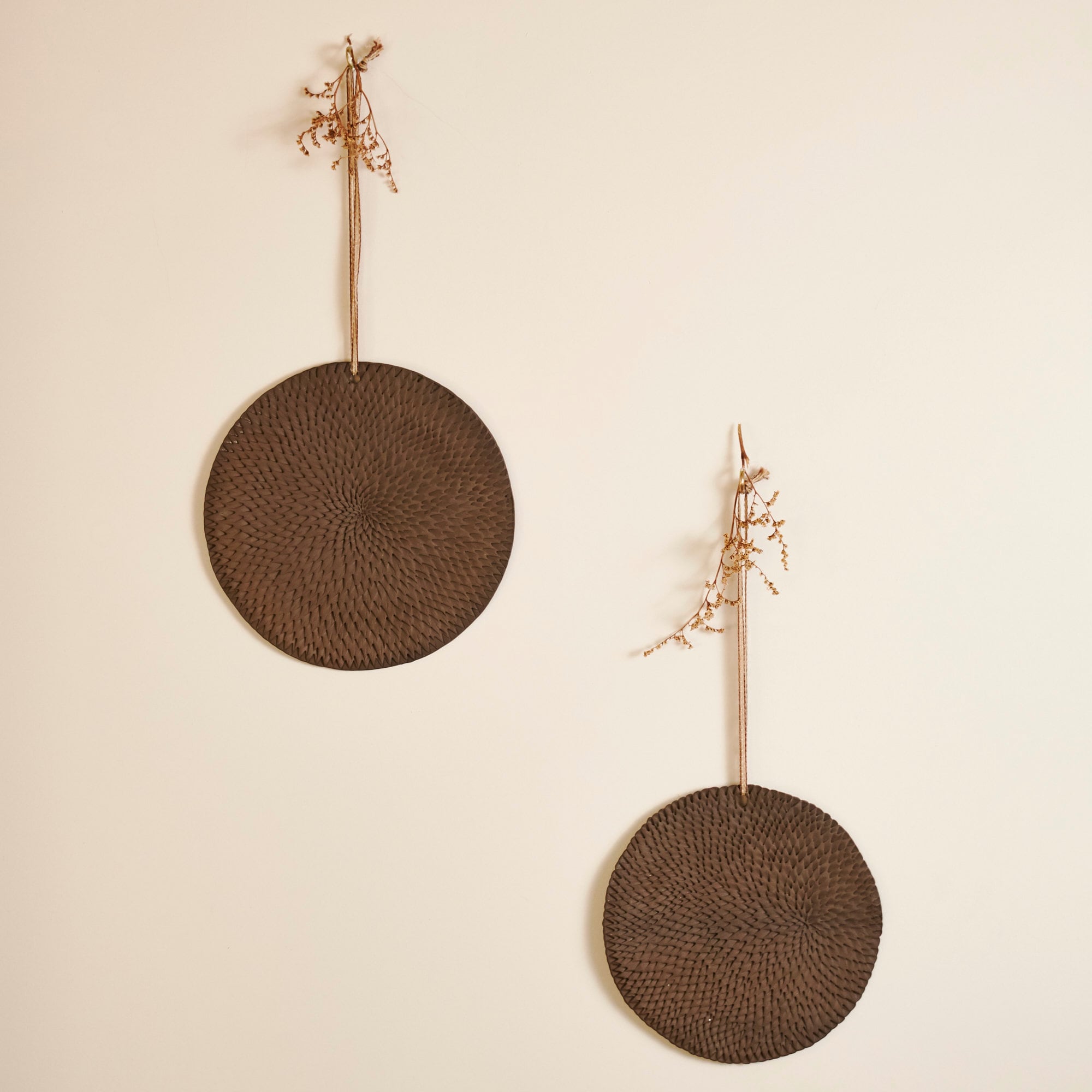Round Ceramic Wall Hanging Set 8 Inches Ceramic Wall Sculptures ...