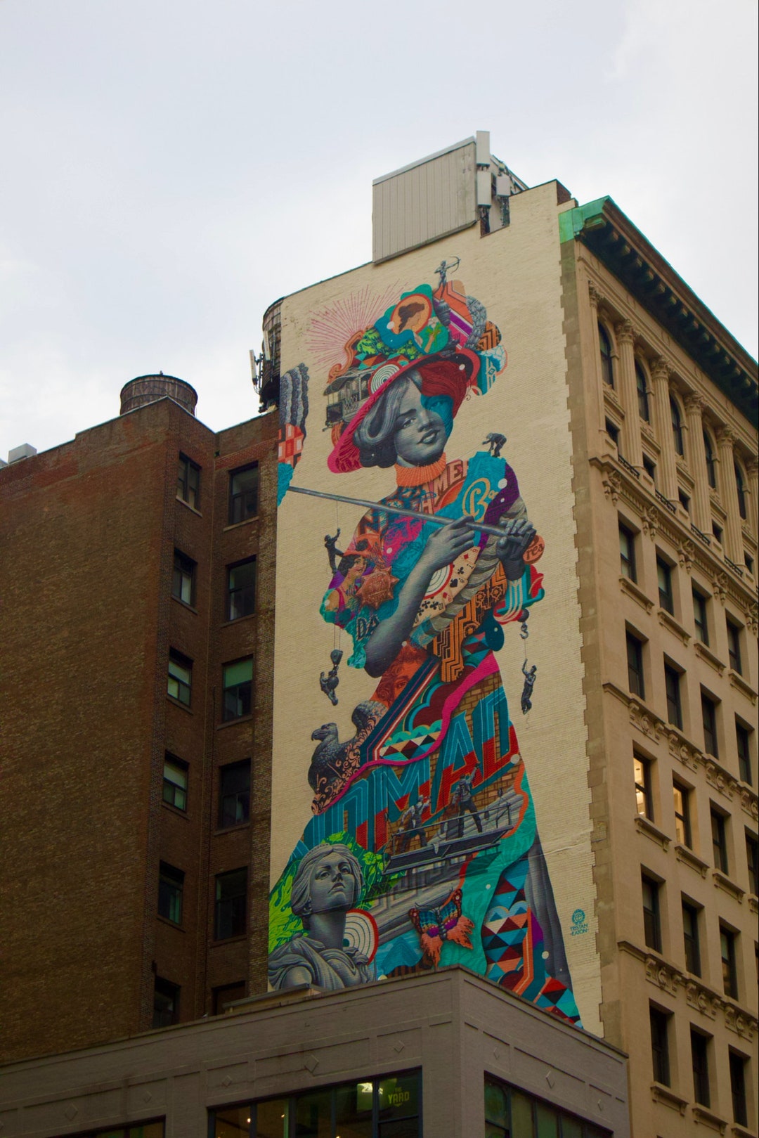 The Gilded Lady by Tristan Eaton New York Mural 236 Fifth Avenue ...