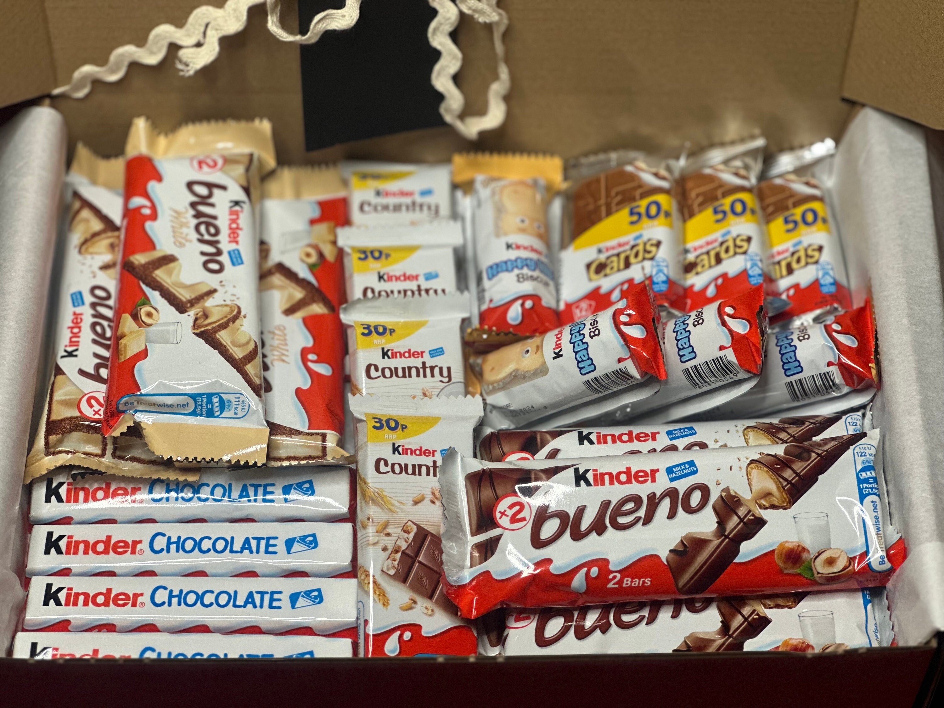 Kinder Bueno Chocolate Gift Box Kinder Bueno Personalisation Chocolate ...