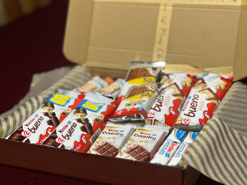 Kinder Bueno Chocolate Gift Box - Kinder Bueno - Personalisation ...