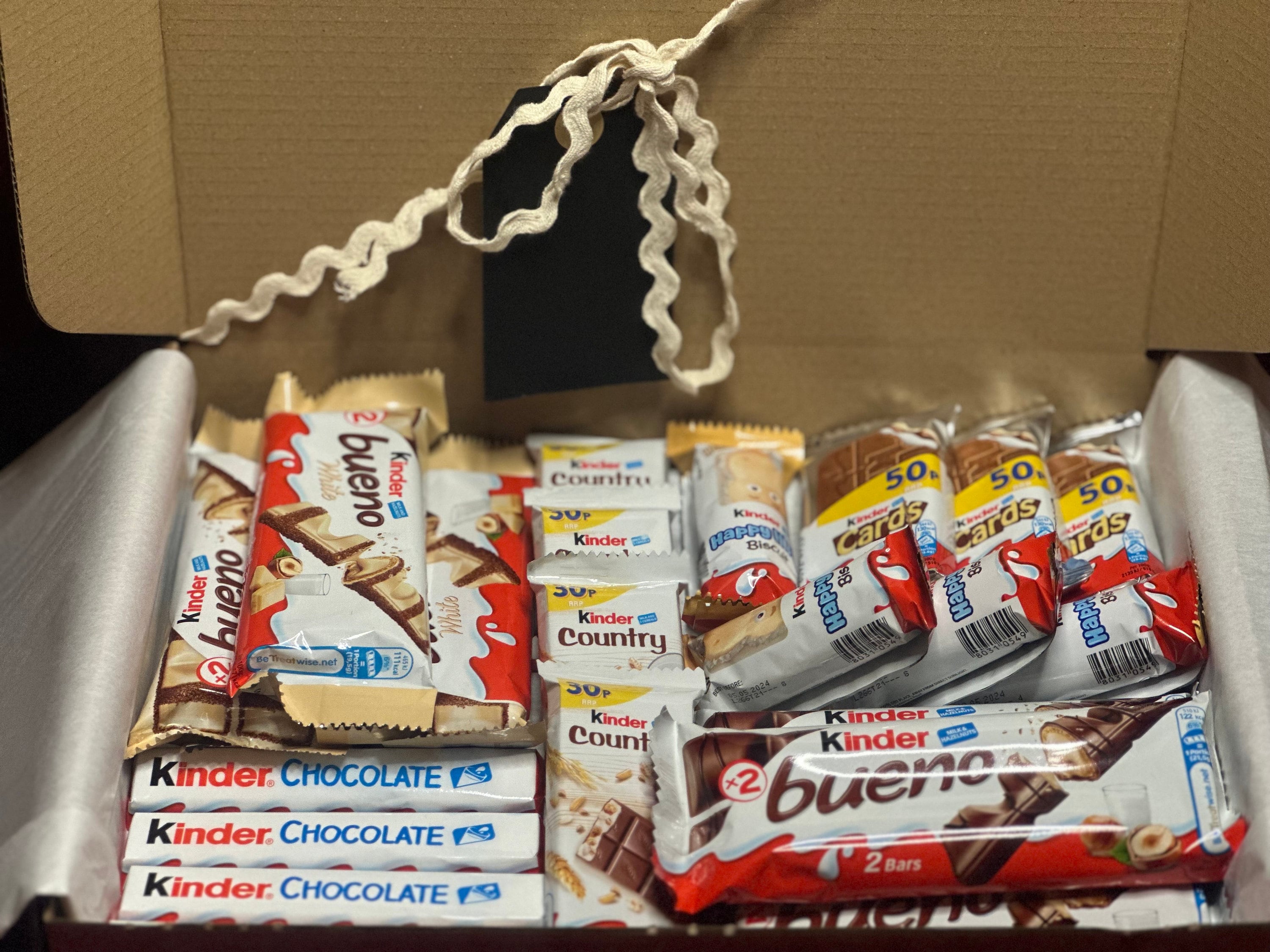 Kinder Bueno Chocolate Gift Box Kinder Bueno Personalisation Chocolate ...