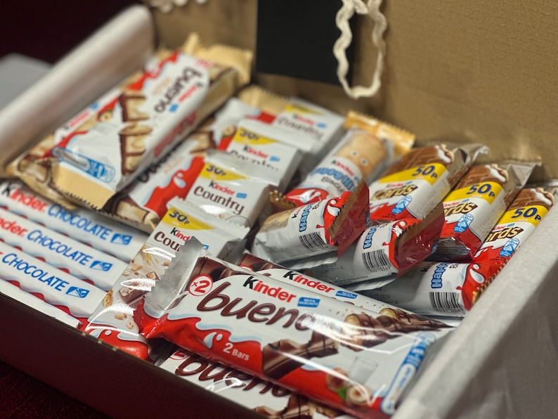 Kinder Bueno Chocolate Gift Box Kinder Bueno Personalisation Chocolate ...