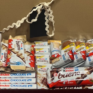 Kinder Bueno Chocolate Gift Box Kinder Bueno Personalisation Chocolate ...