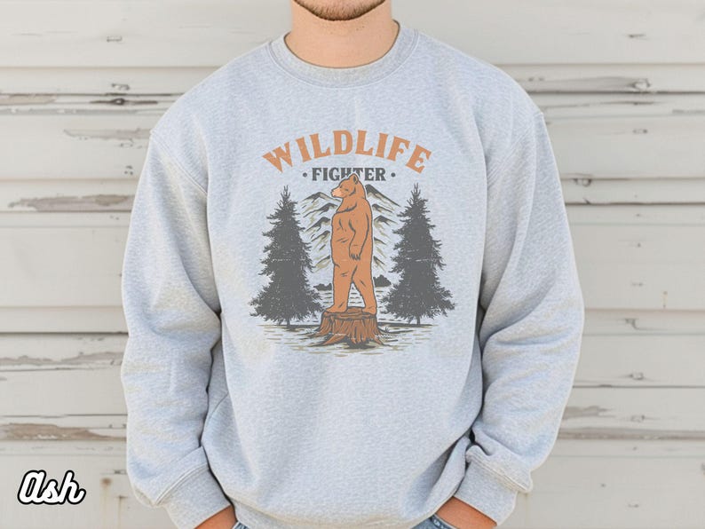 Minimalistic-nature 90s Wildlife Sweatshirt: Vintage Retro Grizzly Bear ...