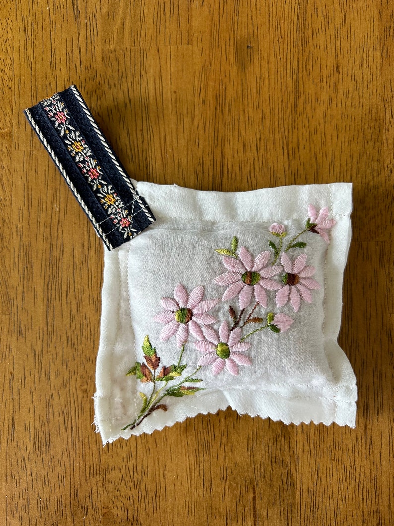 ONE Cedar Scented Sachet Vintage Handkerchief Sachets Vintage Linens ...