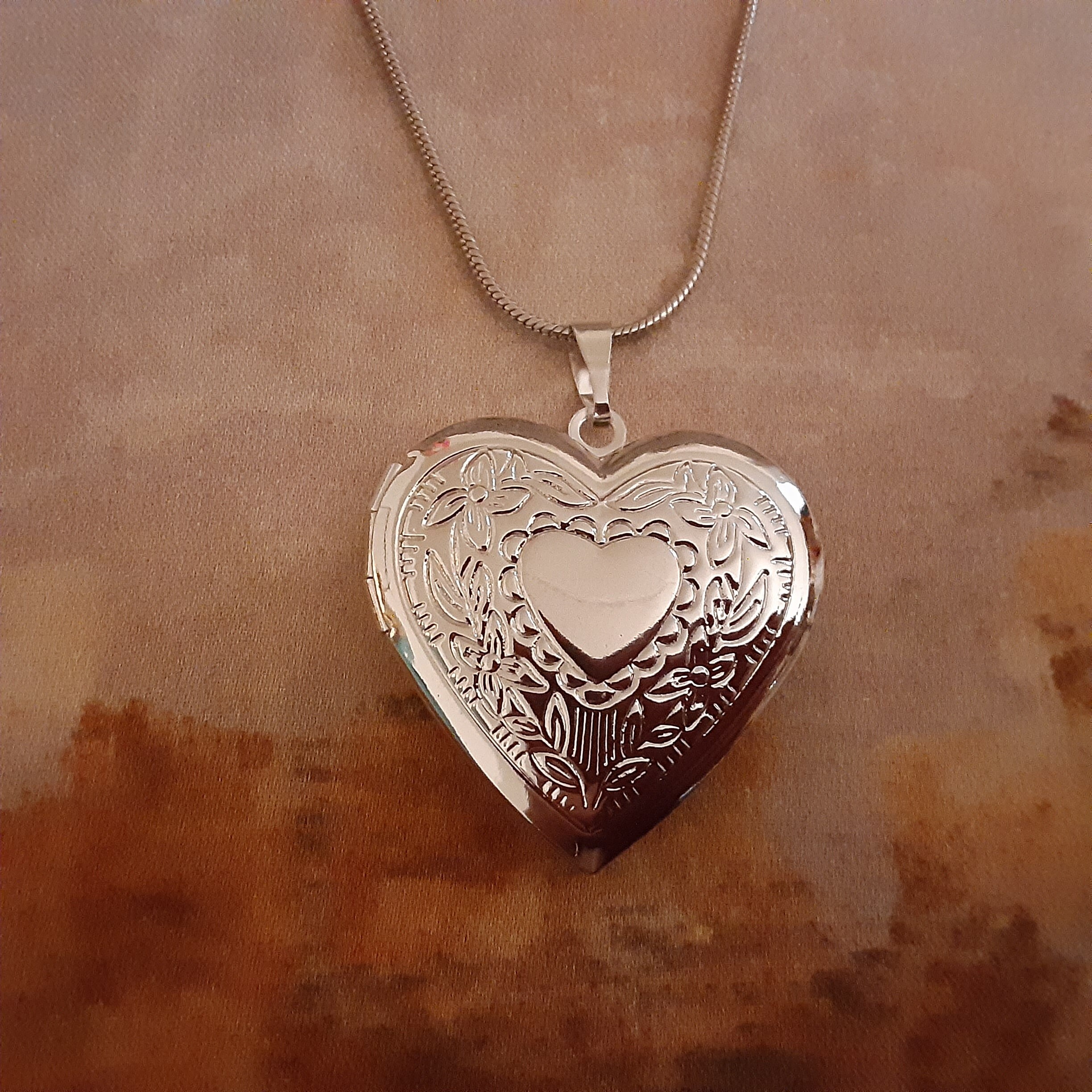 Gorgeous Heart Locket on a 20+ Inch Silver Plated Snake Chain With ...
