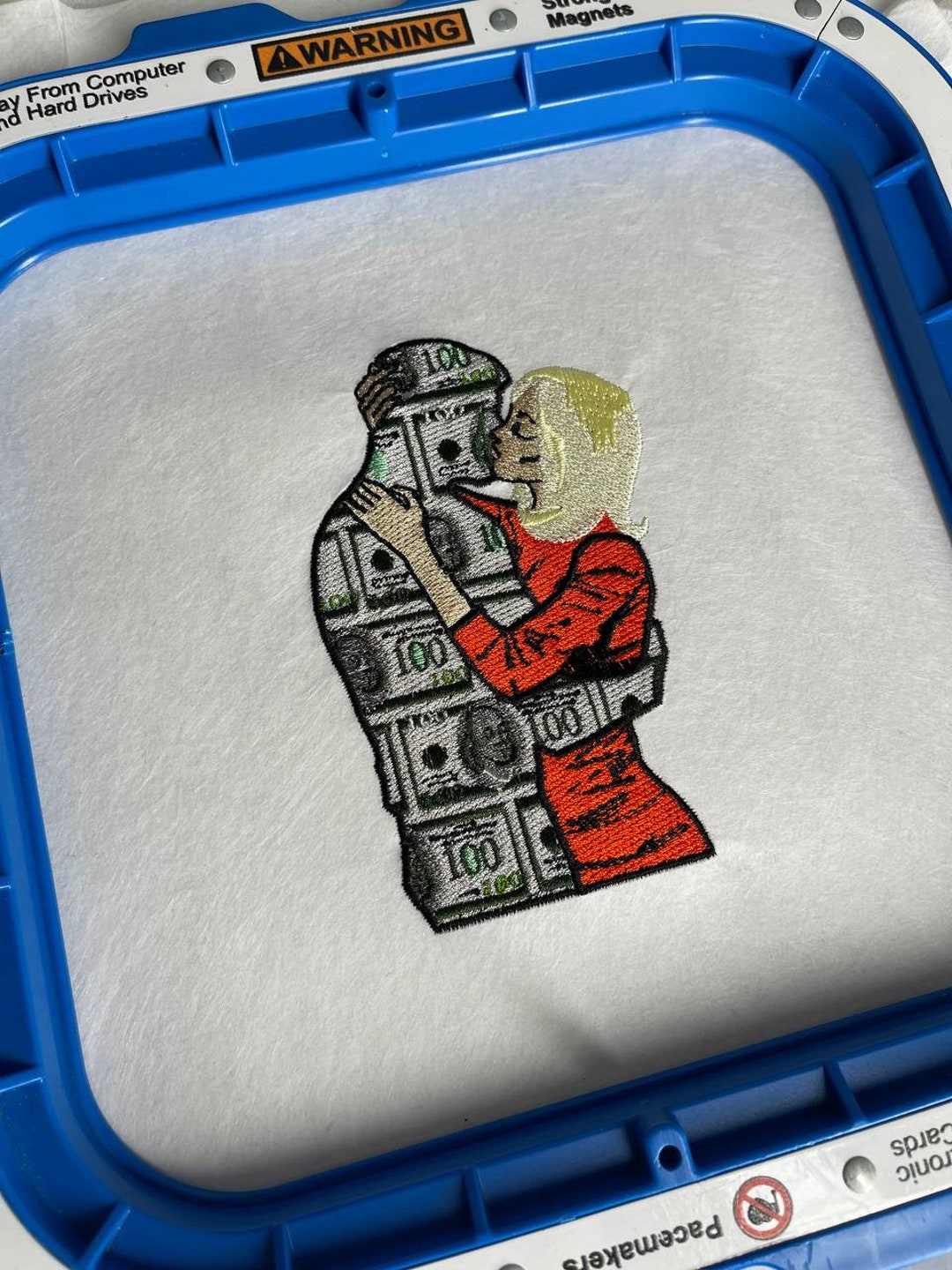 Kissing With Money Embroidery Art Design, Machine Embroidery File ...