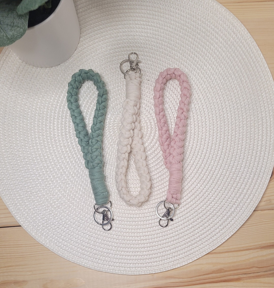 Crochet Keychain Wristlet | Cute Stylish Keyring Wristlet for Friend ...