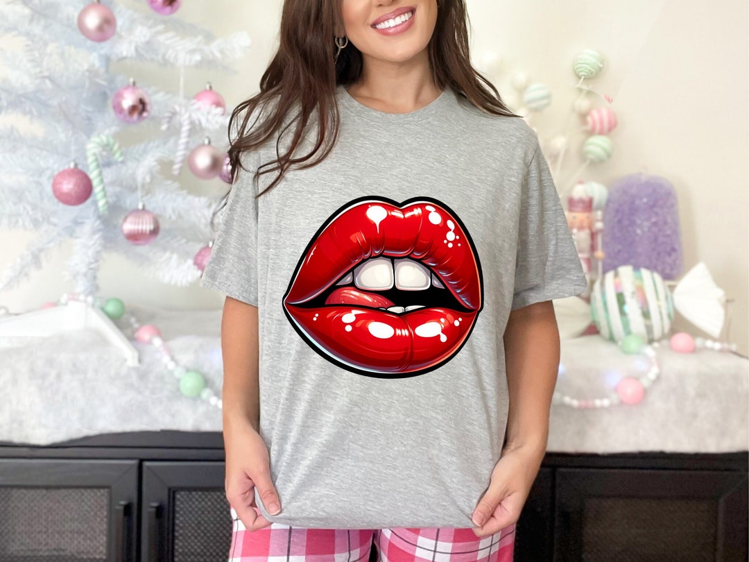 Playful Lips Tease Tongue Graphic Tee Top Unisex T-shirt, Trendy Tongue ...
