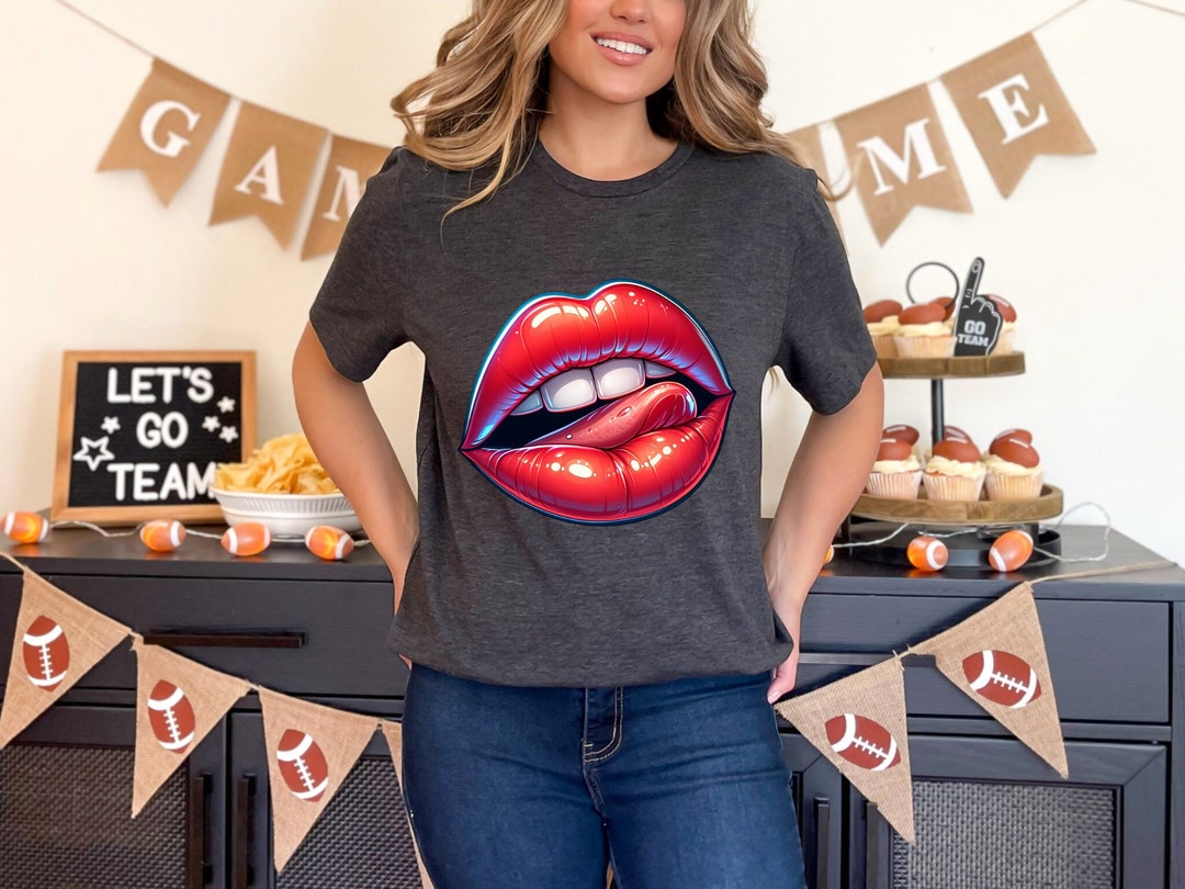 Playful Lips Tease Tongue Graphic Tee Top Unisex T-shirt, Trendy Tongue and Lip Bite Design ...